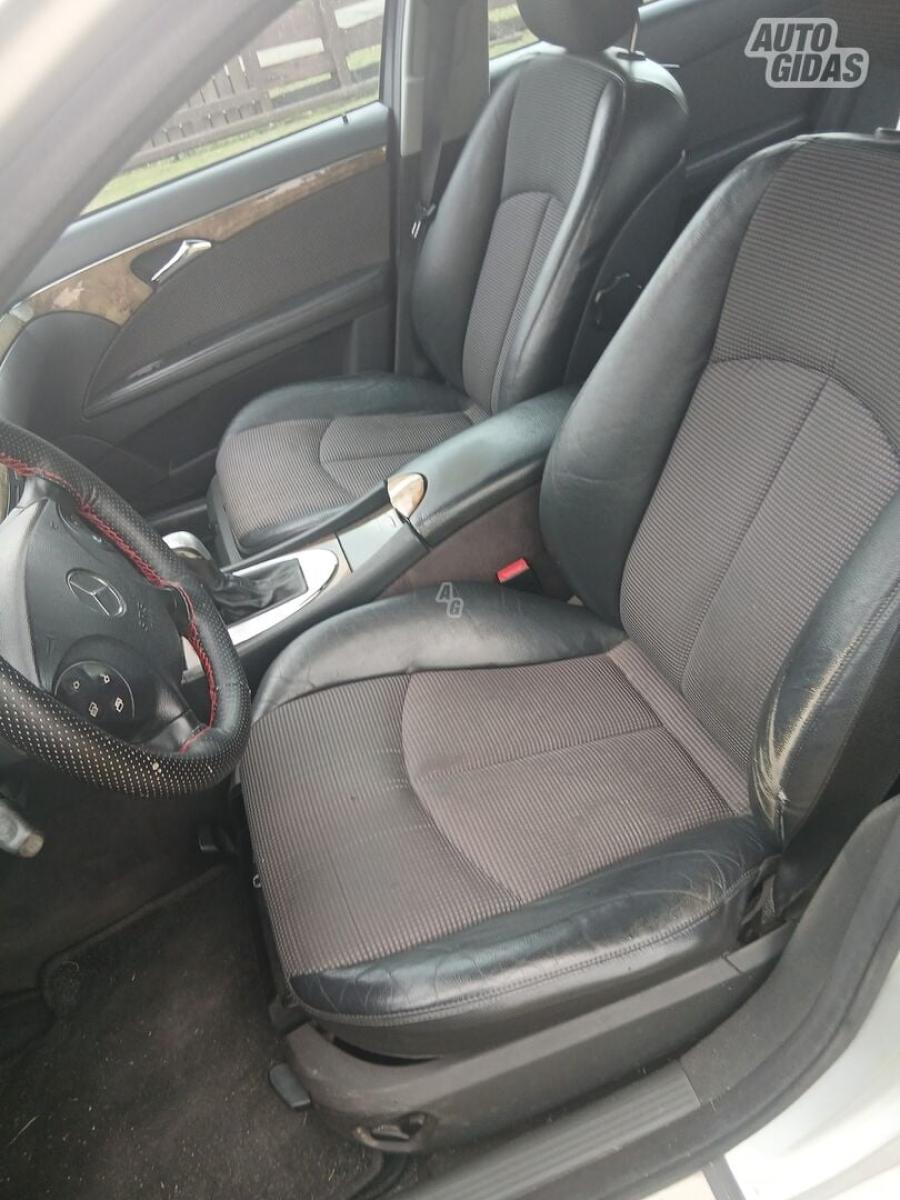 Mercedes-Benz E 220 2002 Panevēža, ar dzinēja tilpumu 2.20 L un nobraukumu 398 tūkst. km par 1200 €, foto 4 vietnē AUTOMOTO.COM.LV