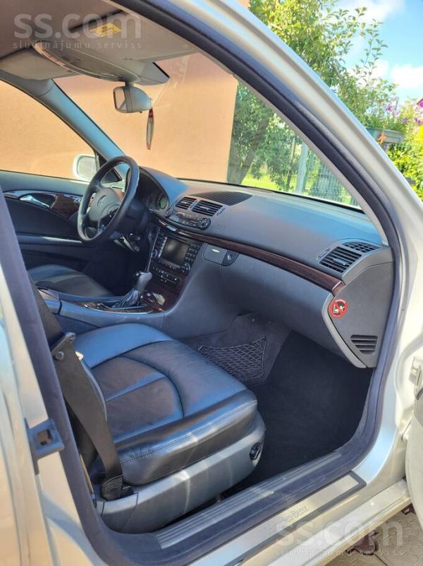 Mercedes-Benz E 220 2002 in Daugavpils, with an engine capacity of 2.20 L and mileage of 341 thousand km for 2450 €, photo 3 on AUTOMOTO.COM.LV
