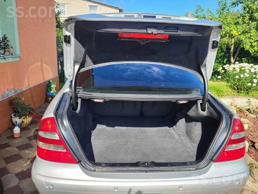 Mercedes-Benz E 220 2002 Daugavpils, ar dzinēja tilpumu 2.20 L un nobraukumu 341 tūkst. km par 2450 €, foto 7 vietnē AUTOMOTO.COM.LV