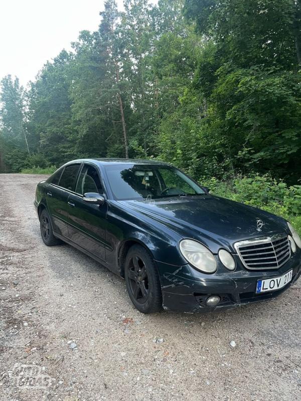 Mercedes-Benz E 220 2002 in Alytus, with an engine capacity of 2.20 L and mileage of 389 thousand km for 1000 €, photo 3 on AUTOMOTO.COM.LV