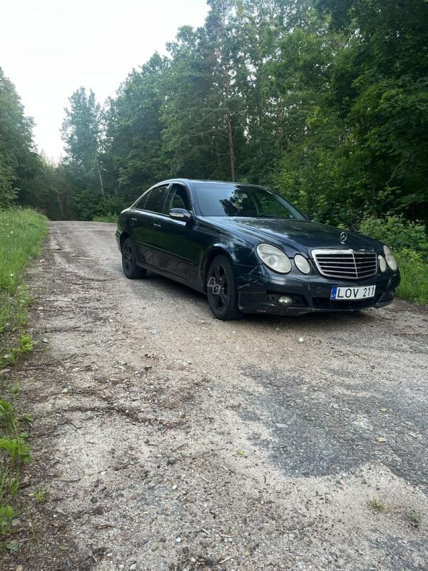 Mercedes-Benz E 220 2002 in Alytus, with an engine capacity of 2.20 L and mileage of 389 thousand km for 1000 €, photo 4 on AUTOMOTO.COM.LV