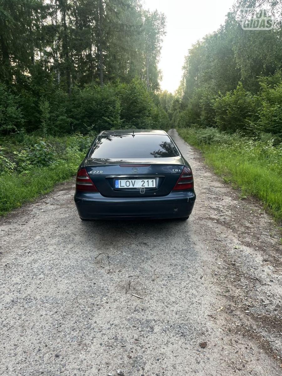 Мерседес E 220 2002 в Алитус, объемом двигателя 2.20 л и пробегом 389 тыс. км за 1000 €, фото 7 на AUTOMOTO.COM.LV