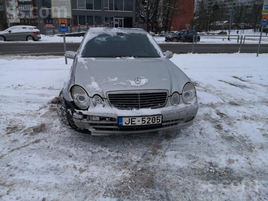 Mercedes-Benz E 220 2003 in Riga, with an engine capacity of 2.20 L and mileage of 360 thousand km for 1500 €, photo 3 on AUTOMOTO.COM.LV