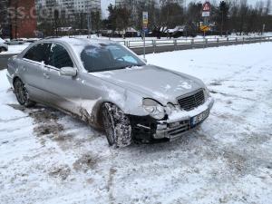 Mercedes-Benz E 220 2003 in Riga, with an engine capacity of 2.20 L and mileage of 360 thousand km for 1500 €, photo 4 on AUTOMOTO.COM.LV