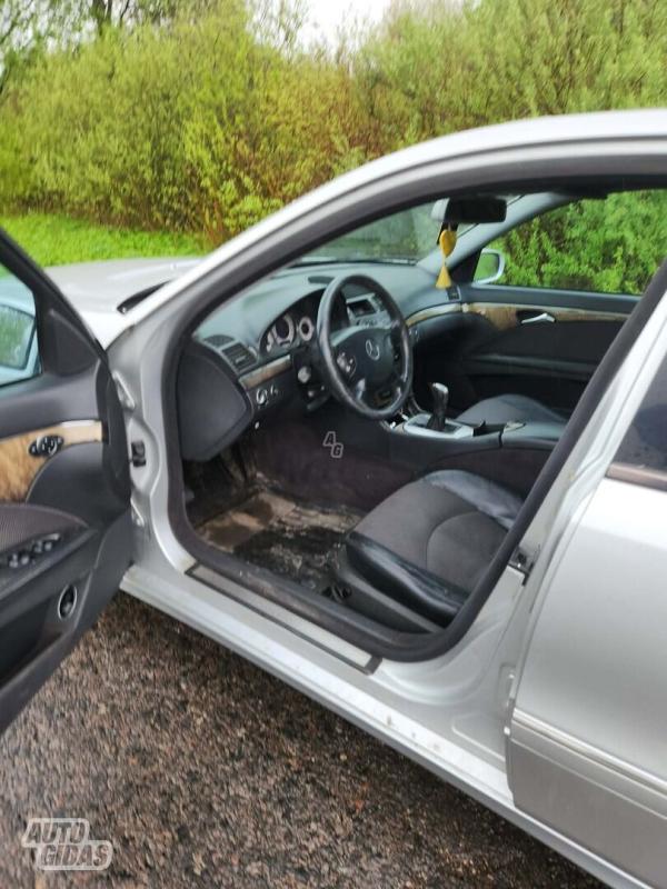 Mercedes-Benz E 220 2003 Viļņa, ar dzinēja tilpumu 2.20 L un nobraukumu 528 tūkst. km par 900 €, foto 6 vietnē AUTOMOTO.COM.LV