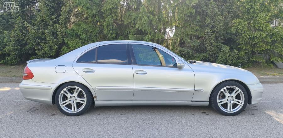 Mercedes-Benz E 220 2003 in Jonava, with an engine capacity of 2.20 L and mileage of 448 thousand km for 1500 €, photo 9 on AUTOMOTO.COM.LV