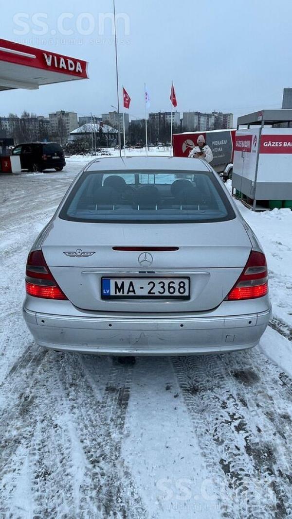 Mercedes-Benz E 220 2004 Rīga, ar dzinēja tilpumu 2.10 L un nobraukumu 362 tūkst. km par 2350 €, foto 5 vietnē AUTOMOTO.COM.LV