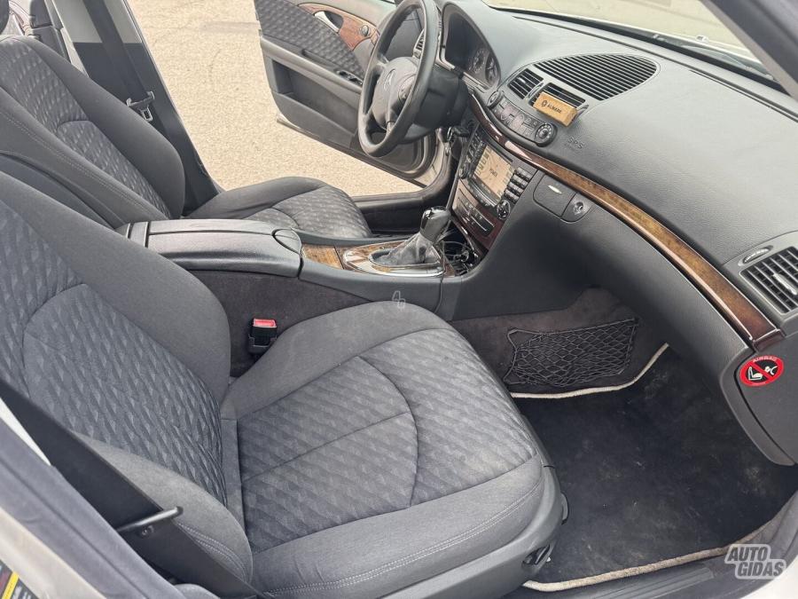 Mercedes-Benz E 220 2004 Viļņa, ar dzinēja tilpumu 2.20 L un nobraukumu 317 tūkst. km par 2350 €, foto 17 vietnē AUTOMOTO.COM.LV