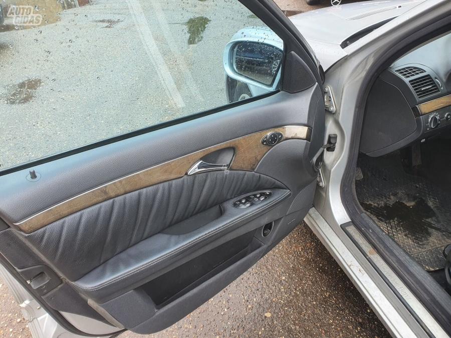 Mercedes-Benz E 220 2005 in Zarasai, with an engine capacity of 2.20 L and mileage of 358 thousand km for 999 €, photo 13 on AUTOMOTO.COM.LV