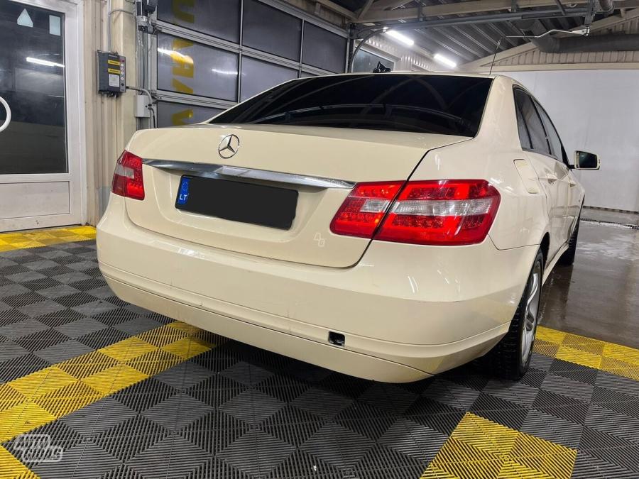 Mercedes-Benz E 220 2010 in Siauliai, with an engine capacity of 2.10 L and mileage of 499 thousand km for 2650 €, photo 2 on AUTOMOTO.COM.LV