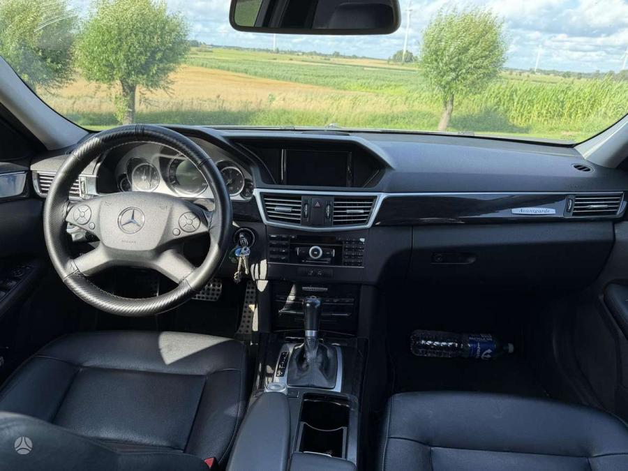 Mercedes-Benz E 220 2010 in Taurage, with an engine capacity of 2.15 L and mileage of 29 thousand km for 5500 €, photo 8 on AUTOMOTO.COM.LV