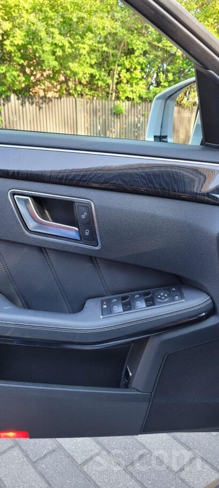 Mercedes-Benz E 220 2012 Rīga, ar dzinēja tilpumu 2.20 L un nobraukumu 303 tūkst. km par 7400 €, foto 13 vietnē AUTOMOTO.COM.LV