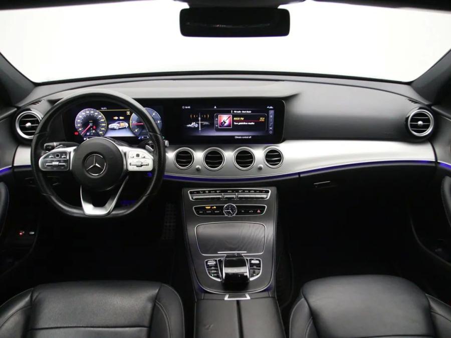 Mercedes-Benz E 220 2020 in Vilnius, with an engine capacity of 2.00 L and mileage of 223 thousand km for 23299 €, photo 3 on AUTOMOTO.COM.LV