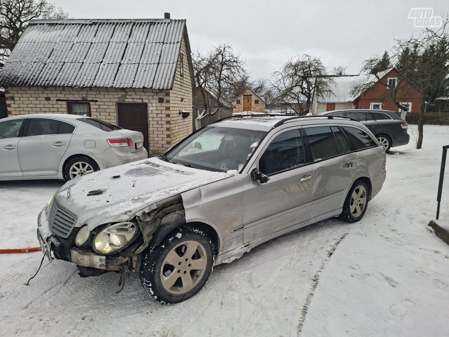 Мерседес E 220 2004 в Радвилишкис, объемом двигателя 2.20 л и пробегом 395 тыс. км за 900 €, фото 2 на AUTOMOTO.COM.LV