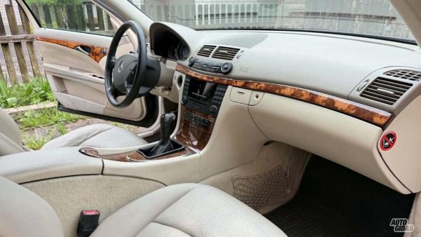 Мерседес E 220 2004 в Тельшяй, объемом двигателя 2.10 л и пробегом 300 тыс. км за 1999 €, фото 5 на AUTOMOTO.COM.LV