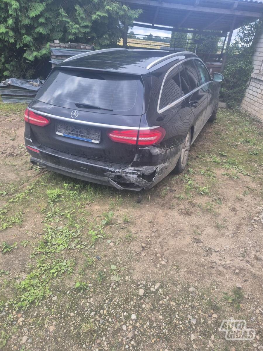 Mercedes-Benz E 220 2018 in Kaunas, with an engine capacity of 2.00 L and mileage of 268 thousand km for 5600 €, photo 6 on AUTOMOTO.COM.LV
