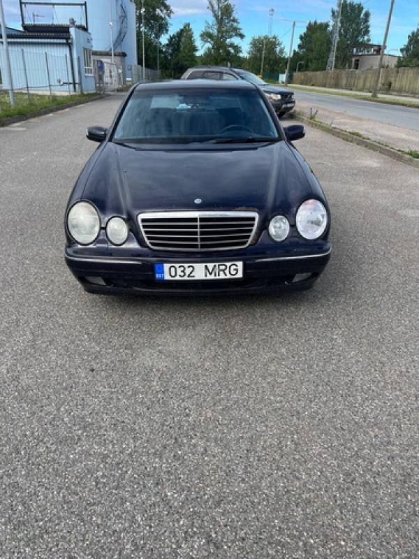 Violets Mercedes-Benz E 220 1999 Tallina, ar dzinēja tilpumu 2.10 L un nobraukumu 285 tūkst. km par 1300 €, foto 2 vietnē AUTOMOTO.COM.LV
