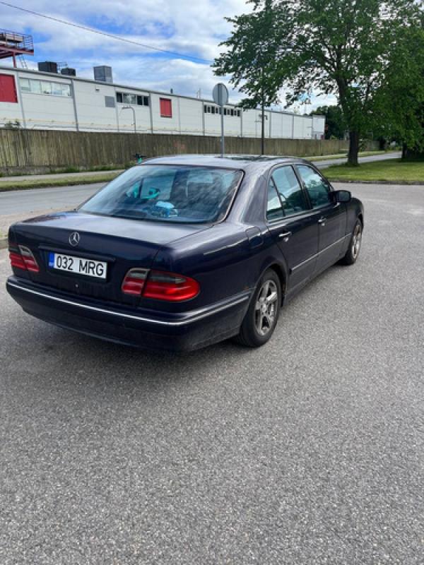 Violets Mercedes-Benz E 220 1999 Tallina, ar dzinēja tilpumu 2.10 L un nobraukumu 285 tūkst. km par 1300 €, foto 5 vietnē AUTOMOTO.COM.LV