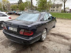 Violets Mercedes-Benz E 220 2000 Saldus, ar dzinēja tilpumu 2.20 L un nobraukumu 230 tūkst. km par 1200 €, foto 3 vietnē AUTOMOTO.COM.LV