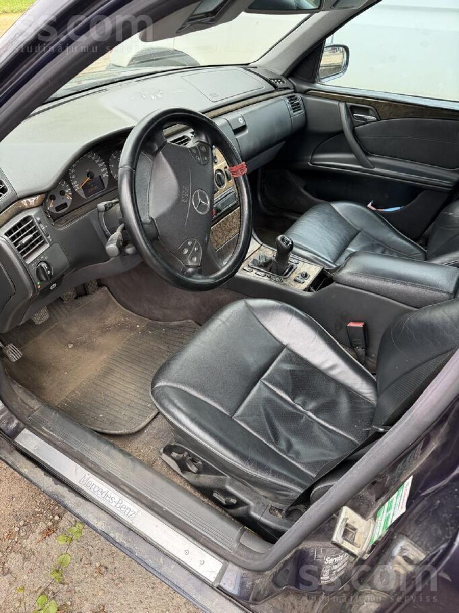 Violets Mercedes-Benz E 220 2000 Saldus, ar dzinēja tilpumu 2.20 L un nobraukumu 230 tūkst. km par 1200 €, foto 4 vietnē AUTOMOTO.COM.LV