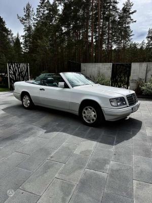 White Mercedes-Benz E 220 1996 in Riga, with an engine capacity of 2.20 L and mileage of 224 thousand km for 17200 €, photo 3 on AUTOMOTO.COM.LV