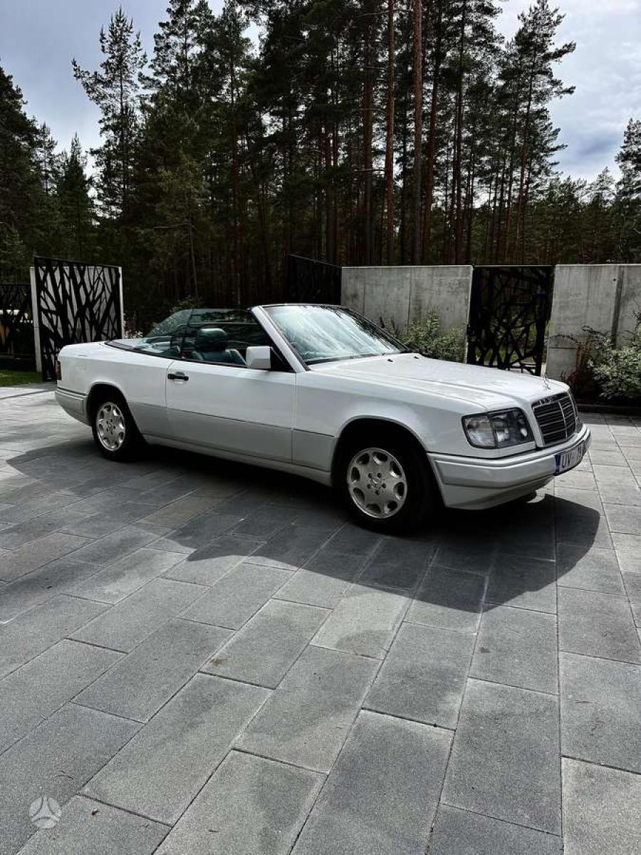 White Mercedes-Benz E 220 1996 in Riga, with an engine capacity of 2.20 L and mileage of 224 thousand km for 17200 €, photo 3 on AUTOMOTO.COM.LV