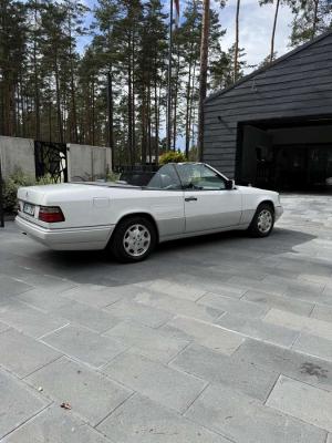 White Mercedes-Benz E 220 1996 in Riga, with an engine capacity of 2.20 L and mileage of 224 thousand km for 17200 €, photo 4 on AUTOMOTO.COM.LV