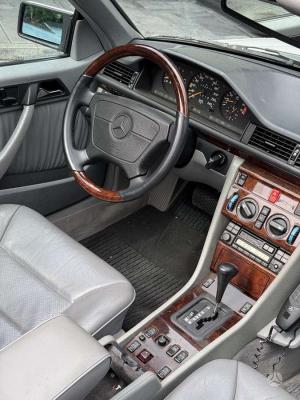 White Mercedes-Benz E 220 1996 in Riga, with an engine capacity of 2.20 L and mileage of 224 thousand km for 17200 €, photo 7 on AUTOMOTO.COM.LV