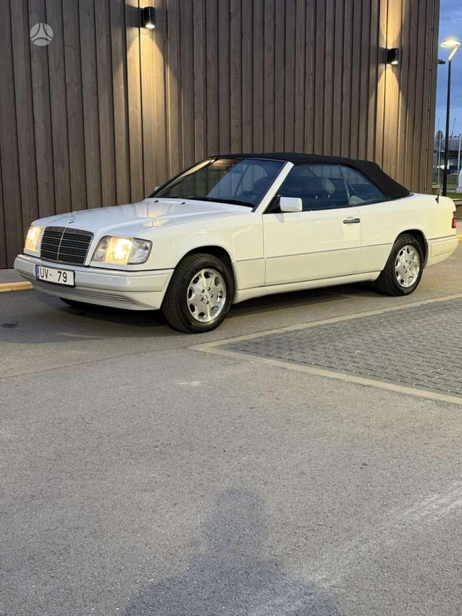 White Mercedes-Benz E 220 1996 in Riga, with an engine capacity of 2.20 L and mileage of 224 thousand km for 17200 €, photo 8 on AUTOMOTO.COM.LV
