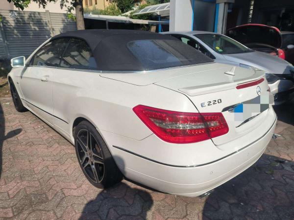 Белый Мерседес E 220 2011 в Паневежис, объемом двигателя 2.20 л и пробегом 118 тыс. км за 8950 €, фото 5 на AUTOMOTO.COM.LV