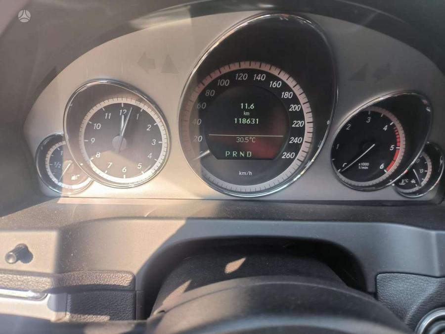 Белый Мерседес E 220 2011 в Паневежис, объемом двигателя 2.20 л и пробегом 118 тыс. км за 8950 €, фото 11 на AUTOMOTO.COM.LV