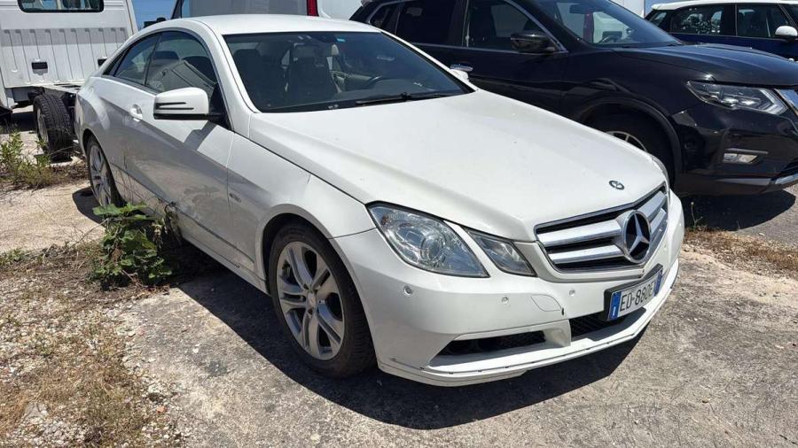 Balts Mercedes-Benz E 220 2010 Kauņa, ar dzinēja tilpumu 2.14 L un nobraukumu 204 tūkst. km par 3999 €, foto 1 vietnē AUTOMOTO.COM.LV