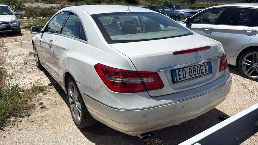 Balts Mercedes-Benz E 220 2010 Kauņa, ar dzinēja tilpumu 2.14 L un nobraukumu 204 tūkst. km par 3999 €, foto 7 vietnē AUTOMOTO.COM.LV