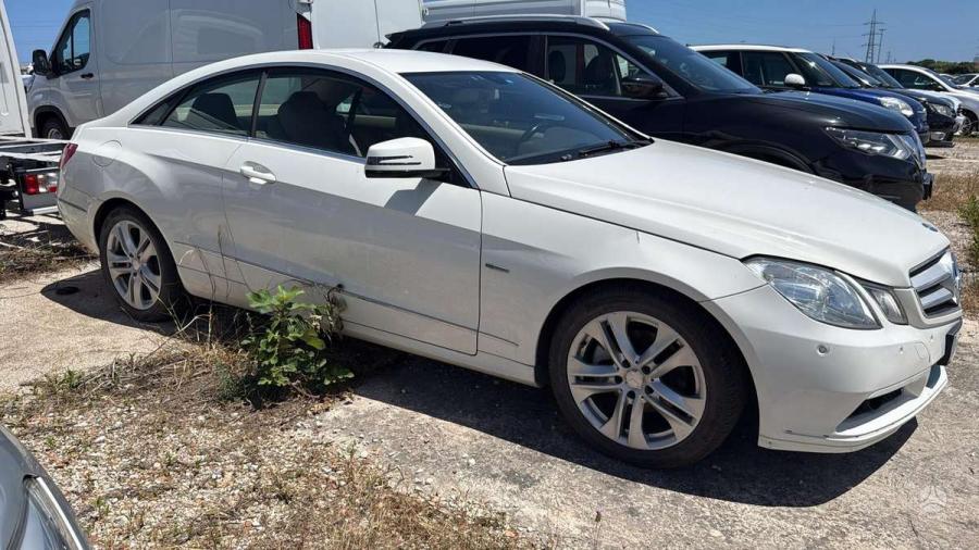 Balts Mercedes-Benz E 220 2010 Kauņa, ar dzinēja tilpumu 2.14 L un nobraukumu 204 tūkst. km par 3999 €, foto 8 vietnē AUTOMOTO.COM.LV