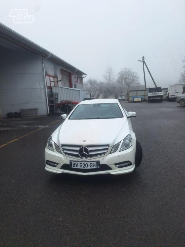 White Mercedes-Benz E 220 2011 in Vilnius, with an engine capacity of 2.10 L and mileage of 149 thousand km for 6550 €, photo 2 on AUTOMOTO.COM.LV