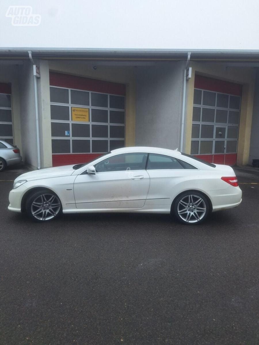 White Mercedes-Benz E 220 2011 in Vilnius, with an engine capacity of 2.10 L and mileage of 149 thousand km for 6550 €, photo 6 on AUTOMOTO.COM.LV