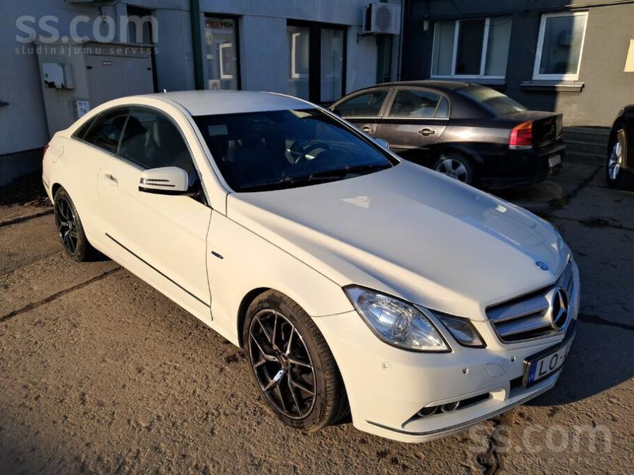 Balts Mercedes-Benz E 220 2011 Rīga, ar dzinēja tilpumu 2.20 L un nobraukumu 160 tūkst. km par 9500 €, foto 4 vietnē AUTOMOTO.COM.LV