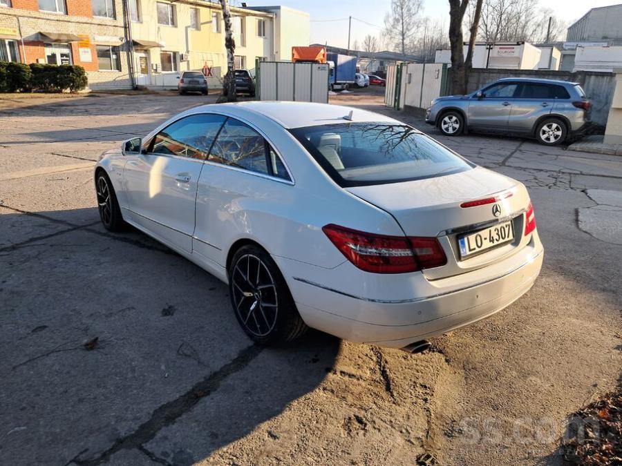 Balts Mercedes-Benz E 220 2011 Rīga, ar dzinēja tilpumu 2.20 L un nobraukumu 160 tūkst. km par 9500 €, foto 8 vietnē AUTOMOTO.COM.LV