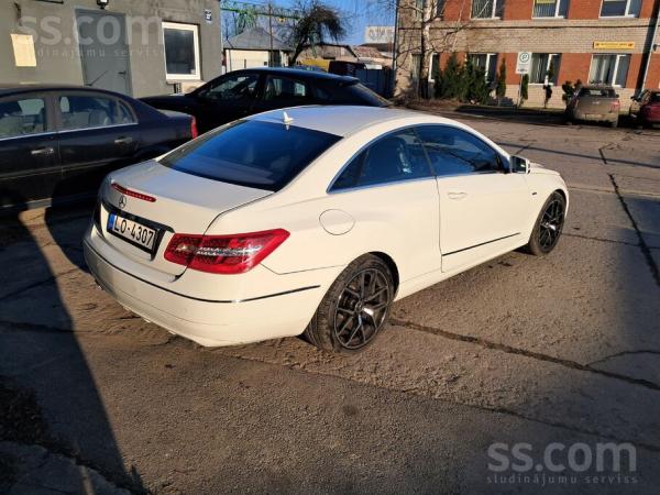 Balts Mercedes-Benz E 220 2011 Rīga, ar dzinēja tilpumu 2.20 L un nobraukumu 160 tūkst. km par 9500 €, foto 9 vietnē AUTOMOTO.COM.LV