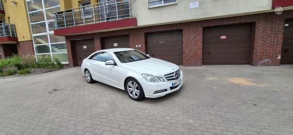 White Mercedes-Benz E 220 2011 in Vilnius, with an engine capacity of 2.14 L and mileage of 309 thousand km for 6400 €, photo 1 on AUTOMOTO.COM.LV