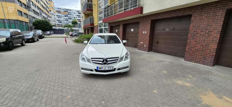 Balts Mercedes-Benz E 220 2011 Viļņa, ar dzinēja tilpumu 2.14 L un nobraukumu 309 tūkst. km par 6400 €, foto 3 vietnē AUTOMOTO.COM.LV