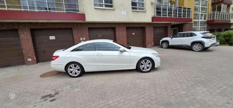 Balts Mercedes-Benz E 220 2011 Viļņa, ar dzinēja tilpumu 2.14 L un nobraukumu 309 tūkst. km par 6400 €, foto 5 vietnē AUTOMOTO.COM.LV