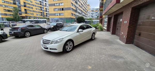 White Mercedes-Benz E 220 2011 in Vilnius, with an engine capacity of 2.14 L and mileage of 309 thousand km for 6400 €, photo 7 on AUTOMOTO.COM.LV