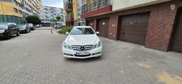White Mercedes-Benz E 220 2011 in Vilnius, with an engine capacity of 2.20 L and mileage of 309 thousand km for 6300 €, photo 6 on AUTOMOTO.COM.LV