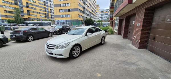White Mercedes-Benz E 220 2011 in Vilnius, with an engine capacity of 2.20 L and mileage of 309 thousand km for 6300 €, photo 7 on AUTOMOTO.COM.LV