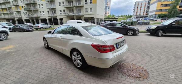 Balts Mercedes-Benz E 220 2011 Viļņa, ar dzinēja tilpumu 2.20 L un nobraukumu 309 tūkst. km par 6300 €, foto 3 vietnē AUTOMOTO.COM.LV