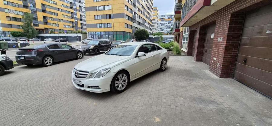 Balts Mercedes-Benz E 220 2011 Viļņa, ar dzinēja tilpumu 2.20 L un nobraukumu 309 tūkst. km par 6300 €, foto 8 vietnē AUTOMOTO.COM.LV