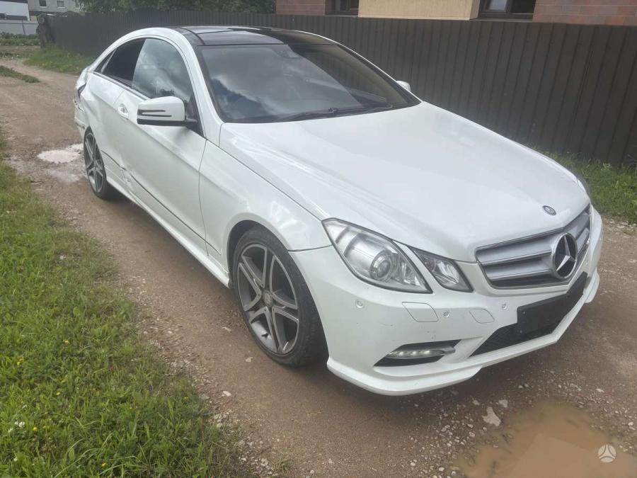 Balts Mercedes-Benz E 220 2012 Viļņa, ar dzinēja tilpumu 2.14 L un nobraukumu 168 tūkst. km par 3300 €, foto 3 vietnē AUTOMOTO.COM.LV