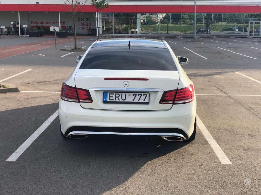 Белый Мерседес E 220 2012 в Клайпеда, объемом двигателя 2.14 л и пробегом 261 тыс. км за 15000 €, фото 8 на AUTOMOTO.COM.LV