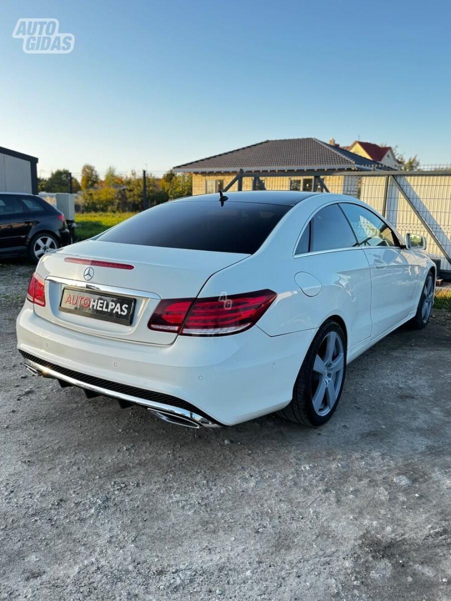 Белый Мерседес E 220 2012 в Клайпеда, объемом двигателя 2.20 л и пробегом 300 тыс. км за 7000 €, фото 5 на AUTOMOTO.COM.LV